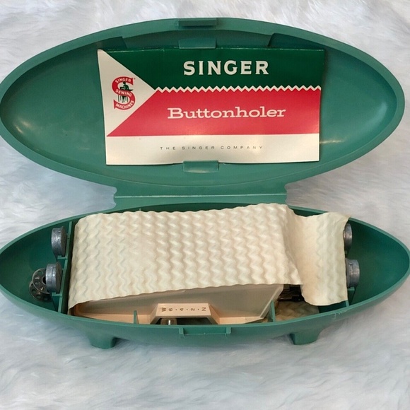 Singer | Other | 96s Vintage Singer Buttonholer With Attachments In ...
